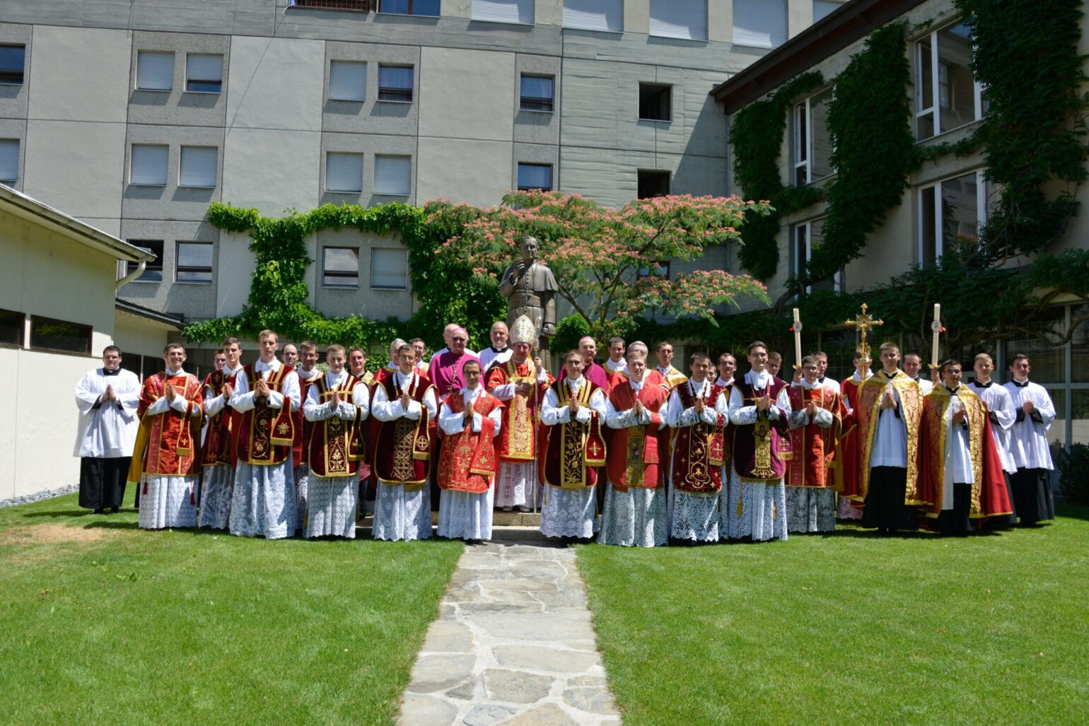 La Fraternité Saint-Pie X compte plus de 700 prêtres - Riposte-catholique