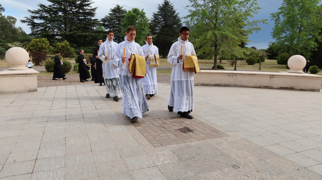 Ordres mineurs et ordinations au Séminaire de la Reja (FSSPX) - Riposte ...