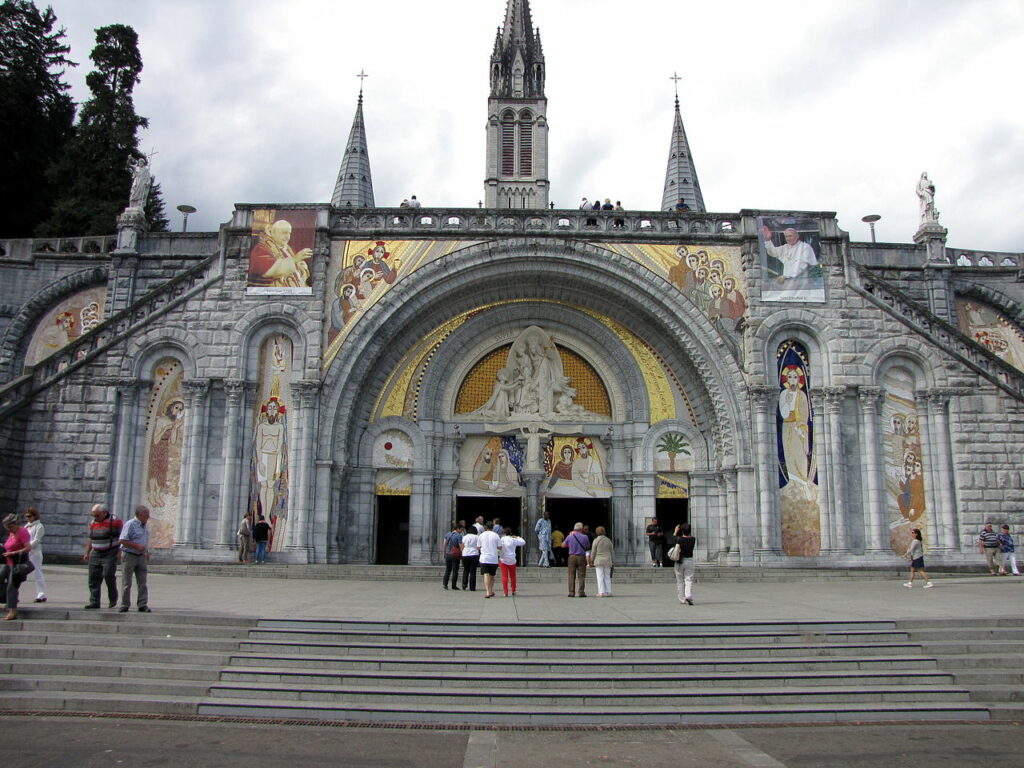 Que vont devenir les mosaïques de Rupnik à Lourdes ? - Riposte-catholique