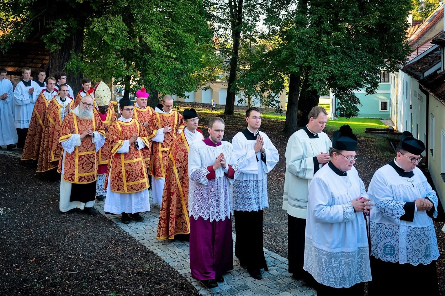 République tchèque: le cardinal Sarah célèbre la messe traditionnelle ...