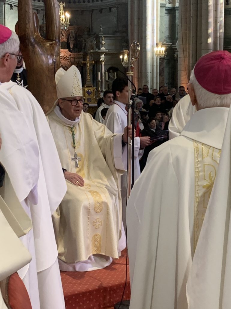 Installation de Mgr Jérôme Beau, nouvel archevêque de Poitiers - Riposte-catholique
